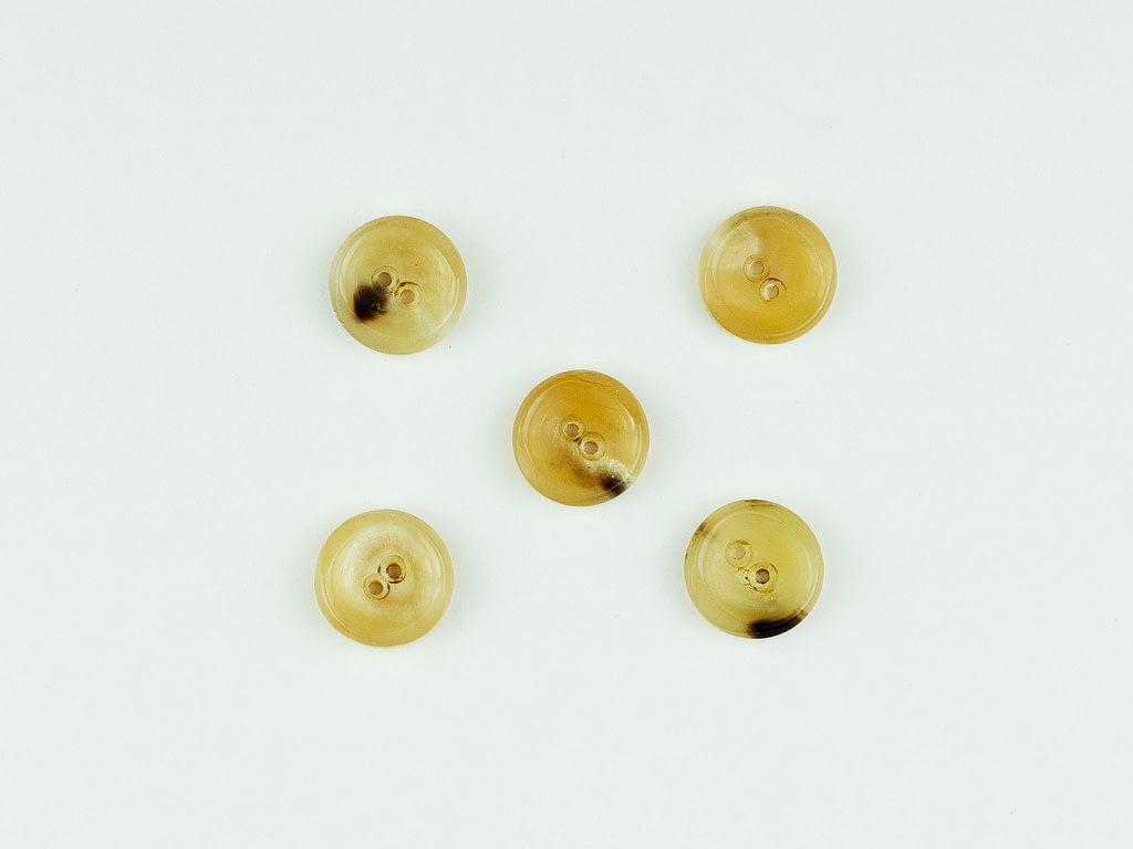 18mm mottled horn buttons - Wild and Woolly