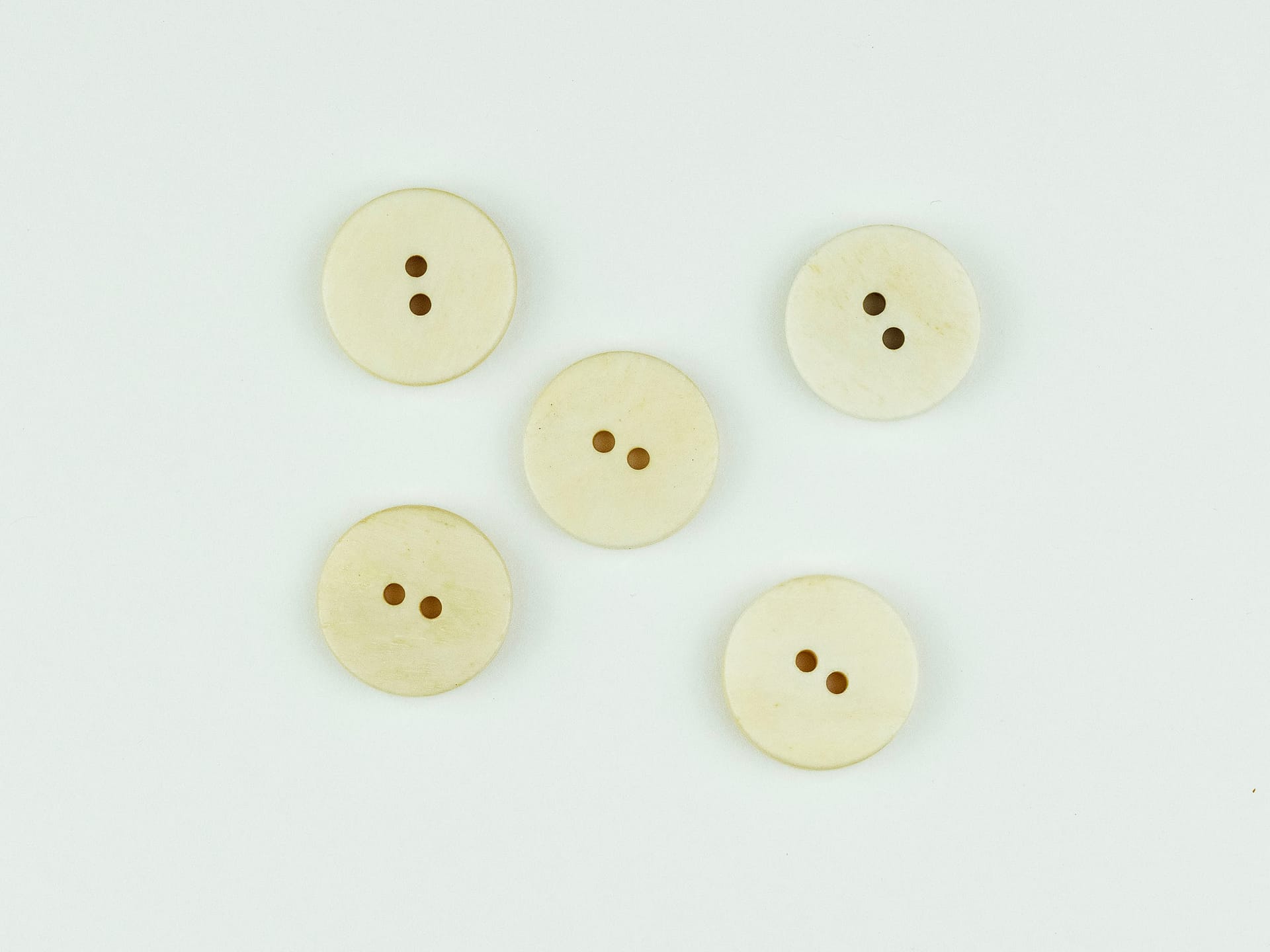 23mm chunky off-white bone buttons - Wild and Woolly